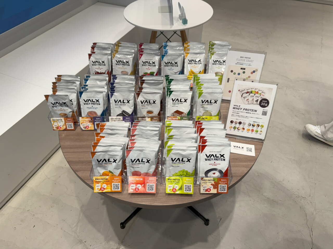 「VALX」ポップアップストアに2500人が熱狂！筋トレ界のレジェンド・山本義徳氏との交流も | ニュース ×スポーツ『MELOS』