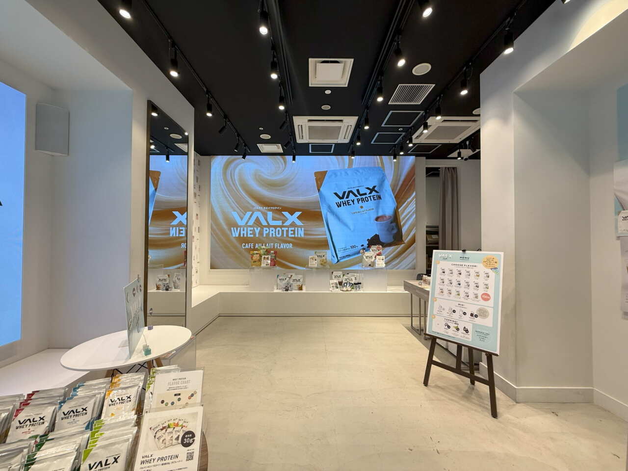 「VALX」ポップアップストアに2500人が熱狂！筋トレ界のレジェンド・山本義徳氏との交流も | ニュース ×スポーツ『MELOS』