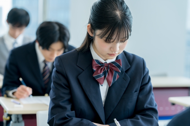 完璧主義の原因は「幼少期の家庭環境」にあり？完璧主義な大人の特徴と"マシになる考え方" | 健康 ×スポーツ『MELOS』